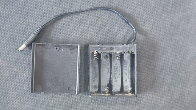 4 Cell AA battery Holder – Main Store